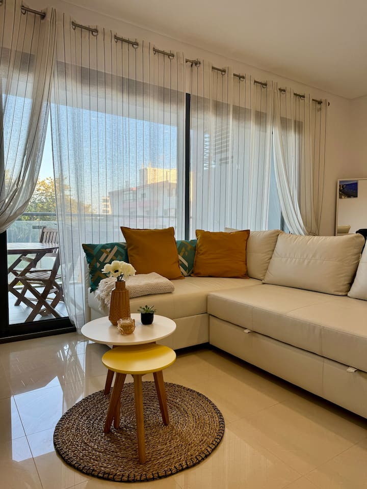 3 Min Zum Meer, Moderne Ferienwohnung Mit Terrasse - Quarteira