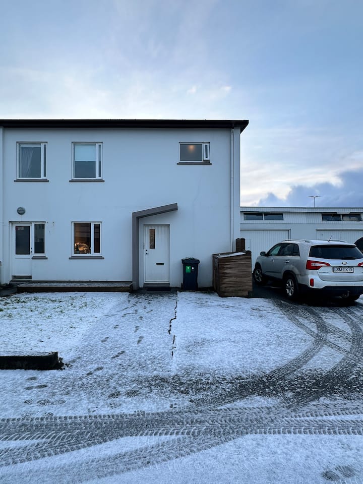 Family House Near Airport - Aéroport de Reykjavík Keflavík (KEF)