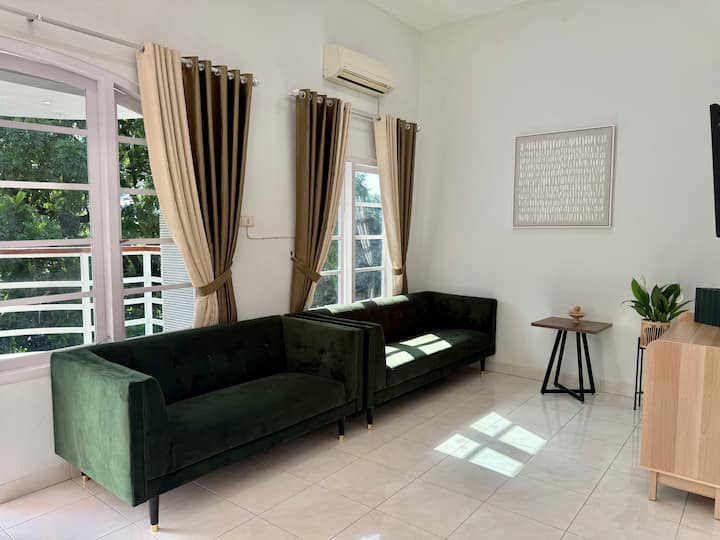 Spacious Comfy House Monjali 88 - Yogyakarta