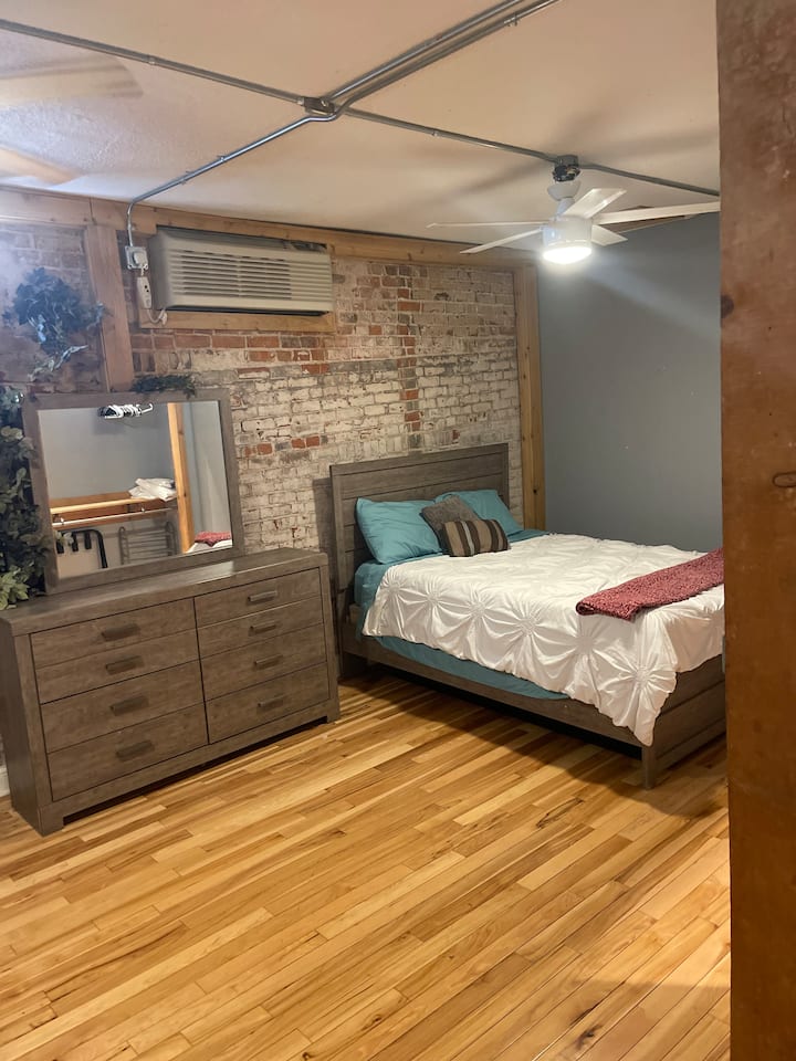 Modern Coastal Studio Retreat Above Beach Bar - Wichita, KS