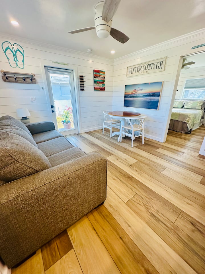 Coastal Cottage- 5 Min Drive To The Beach! - Naples, FL