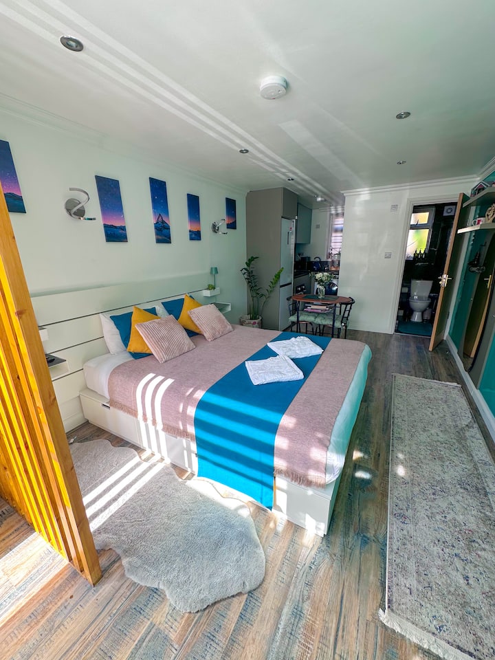 Studio Flat - Altrincham
