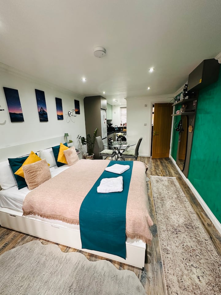 Studio Flat - Knutsford