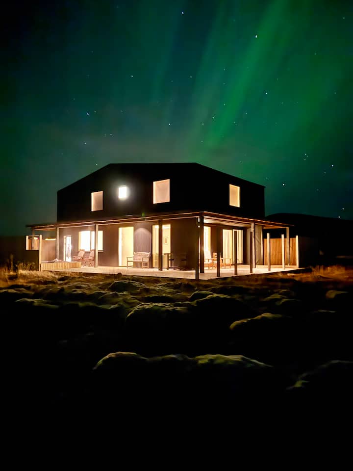 The Crater House, With Hot Tub. - Selfoss