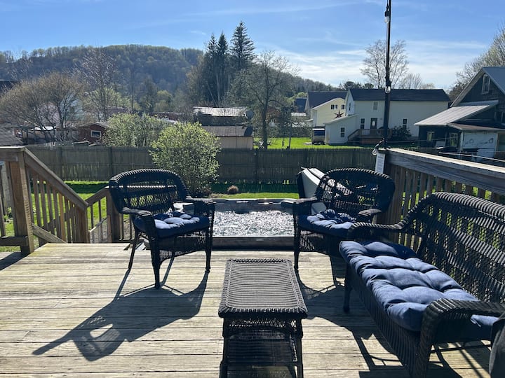 Hot Tub For Apres! 5 Min To Golf. Walk To Town. - Ellicottville, NY