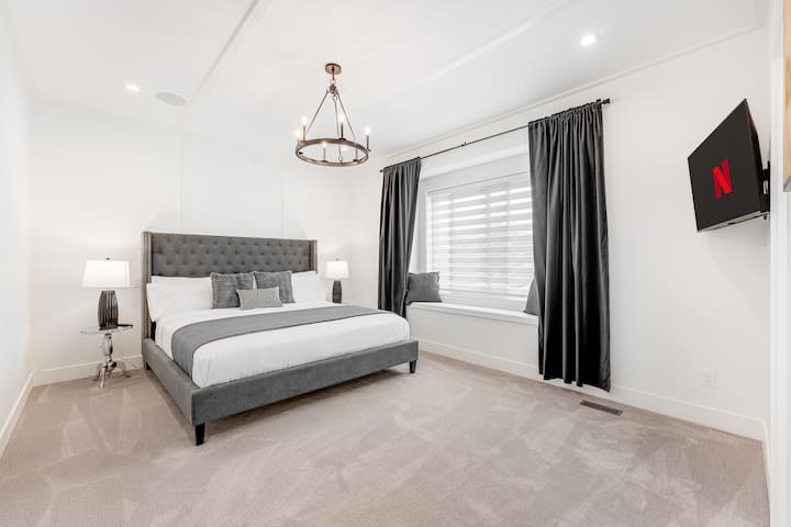 Luxury 2br Retreat W/ Spa-like Ensuites & Office - Langley