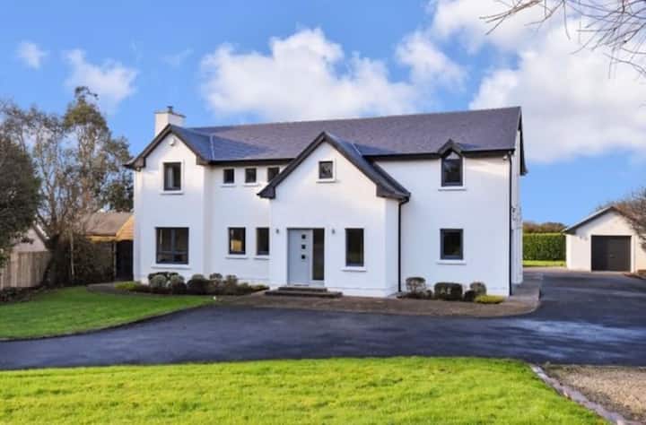 Large Spacious House With Seaview - Galway