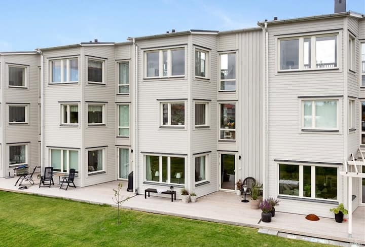 Trevåningshus Nära Sjö - Umeå