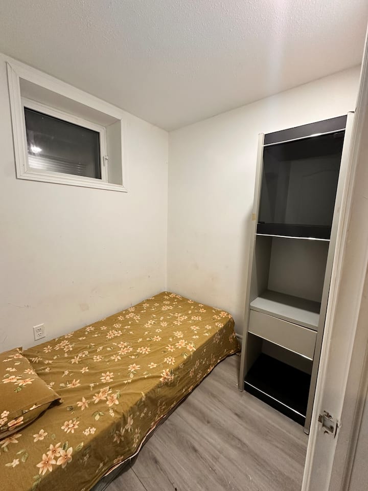“Private 2bedroom Basement Suite Separate Entrance - Oshawa