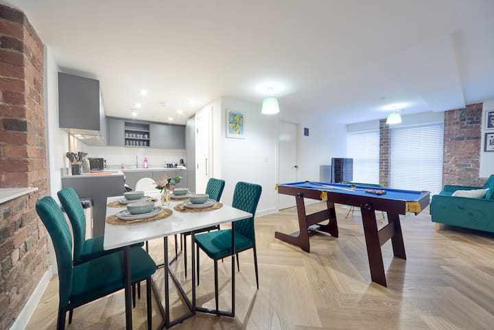 Nostalgic City Stay W/pool Table And Sofa Bed - Birmingham