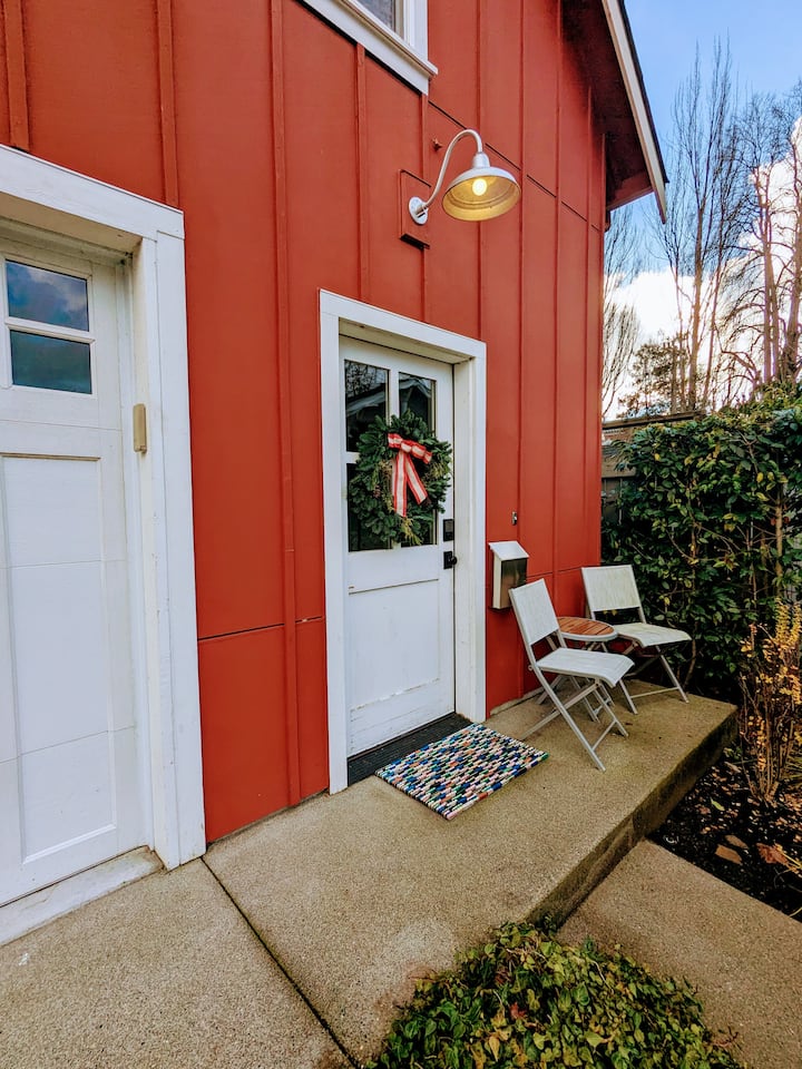 Cozy Bryant Cottage - Seattle, WA