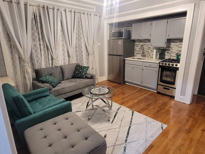 Gem Near Hospital/university - Evanston, IL