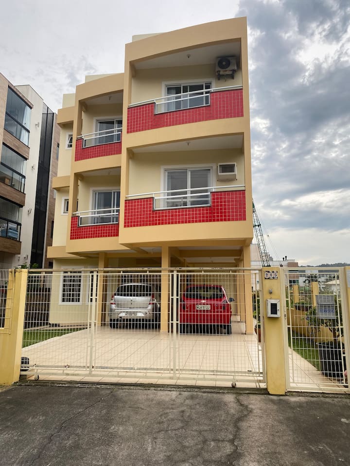 Apartamento Amplo No Térreo - Governador Celso Ramos