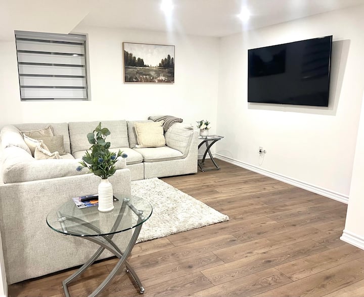 2 Bedrooms, Kitchen, Laundry Separate Entrance Apt - Vaughan