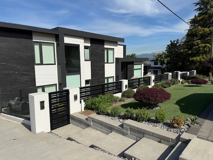 Modern 2-bedroom Suite In North Delta Non Smoking - Burnaby