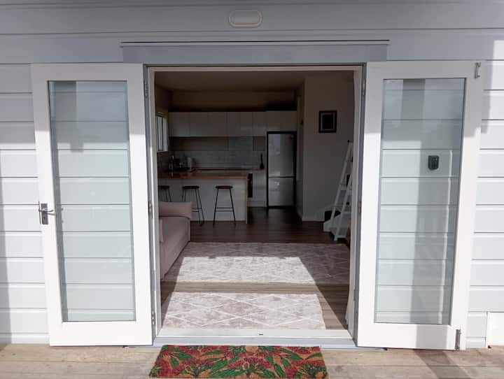 Suburban Retreat Close To City - Wellington