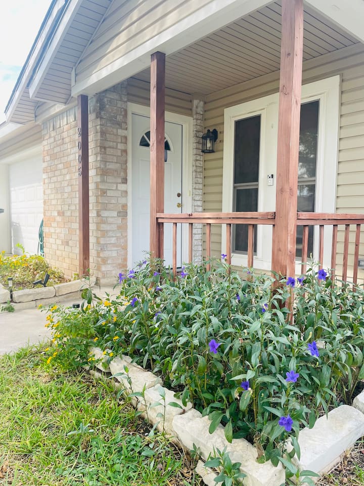 Charming Home Away From Home - Killeen, TX