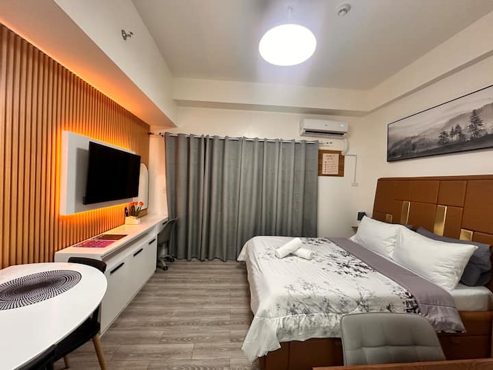 Elegant Studio Beside 2 Malls And Near Airport - Davao City