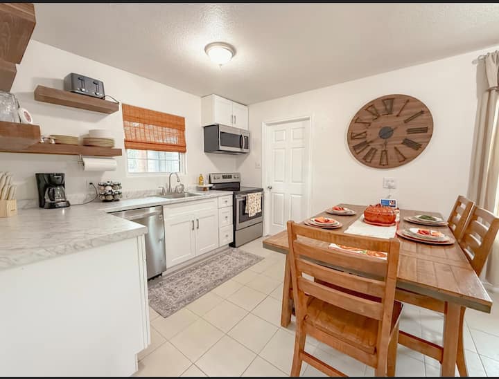 Blissful Bungalow - San Marcos, TX