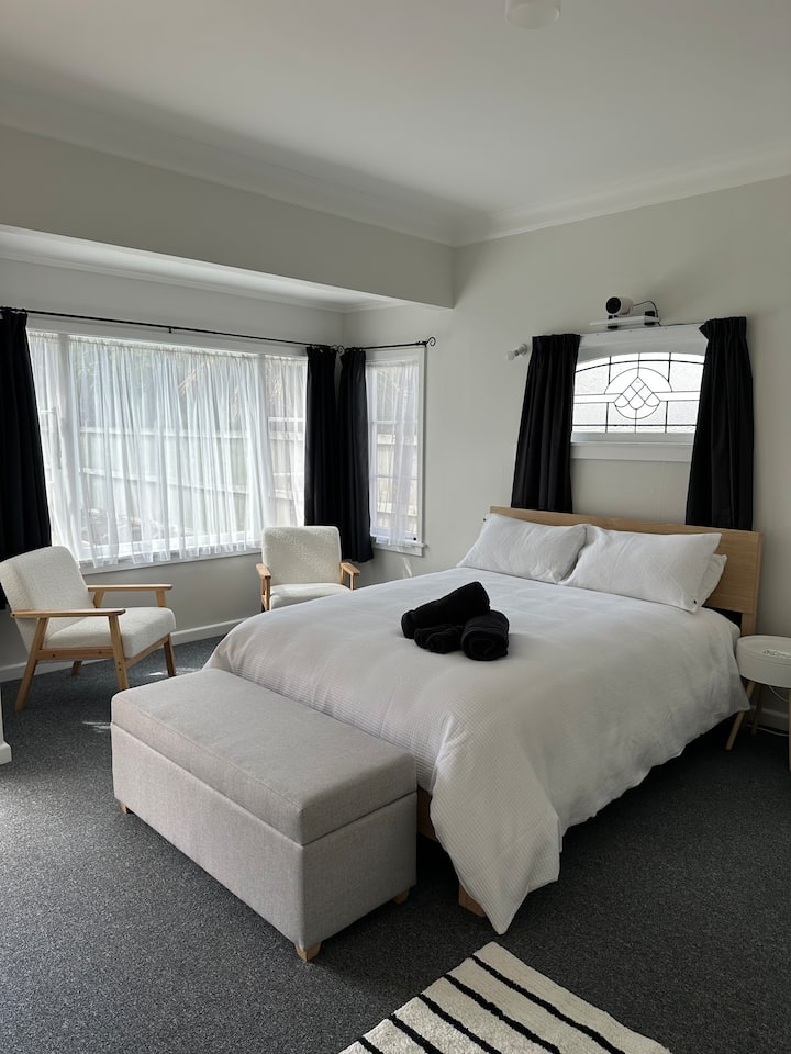 Convenience On Charles St - Clive