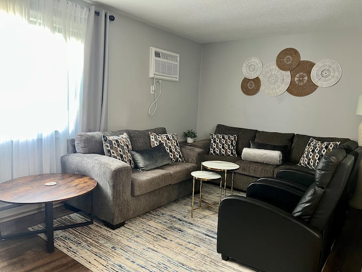 Central Location | Charming | Smart Tv - Fargo, ND