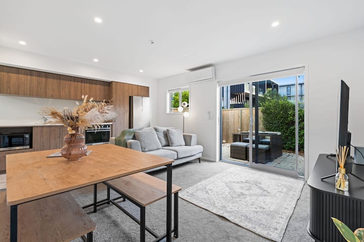 Modern Chic In The City - Christchurch