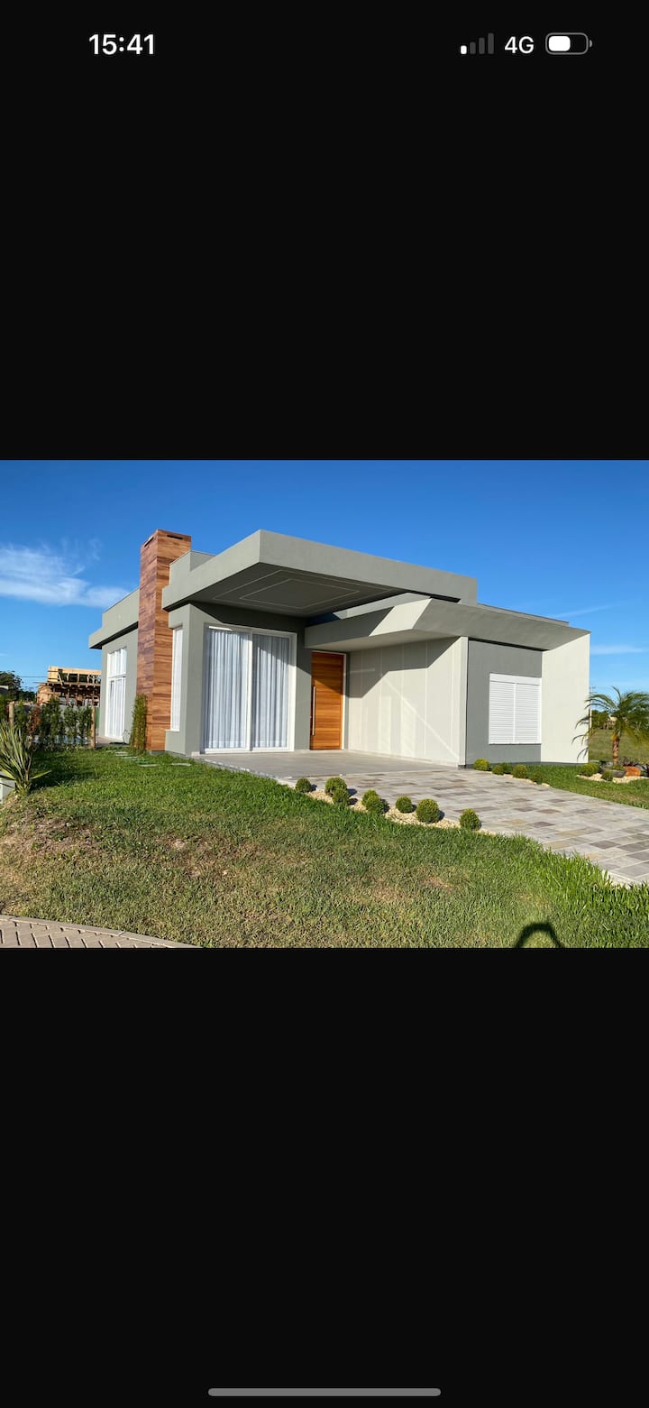 Belíssima Casa Condomínio 4 Suítes - Arroio do Sal