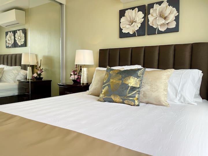 Luxe Condo With Balcony | Near Ayala Center Cebu - Cebu