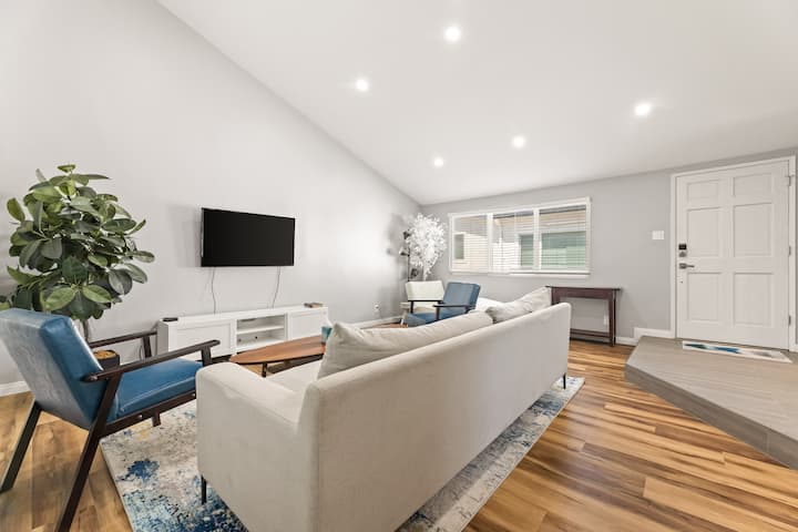 Easy Access To Lb, Oc And La - Long Beach, CA