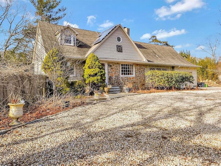 Pool House Surrounded By Farms - Riverhead