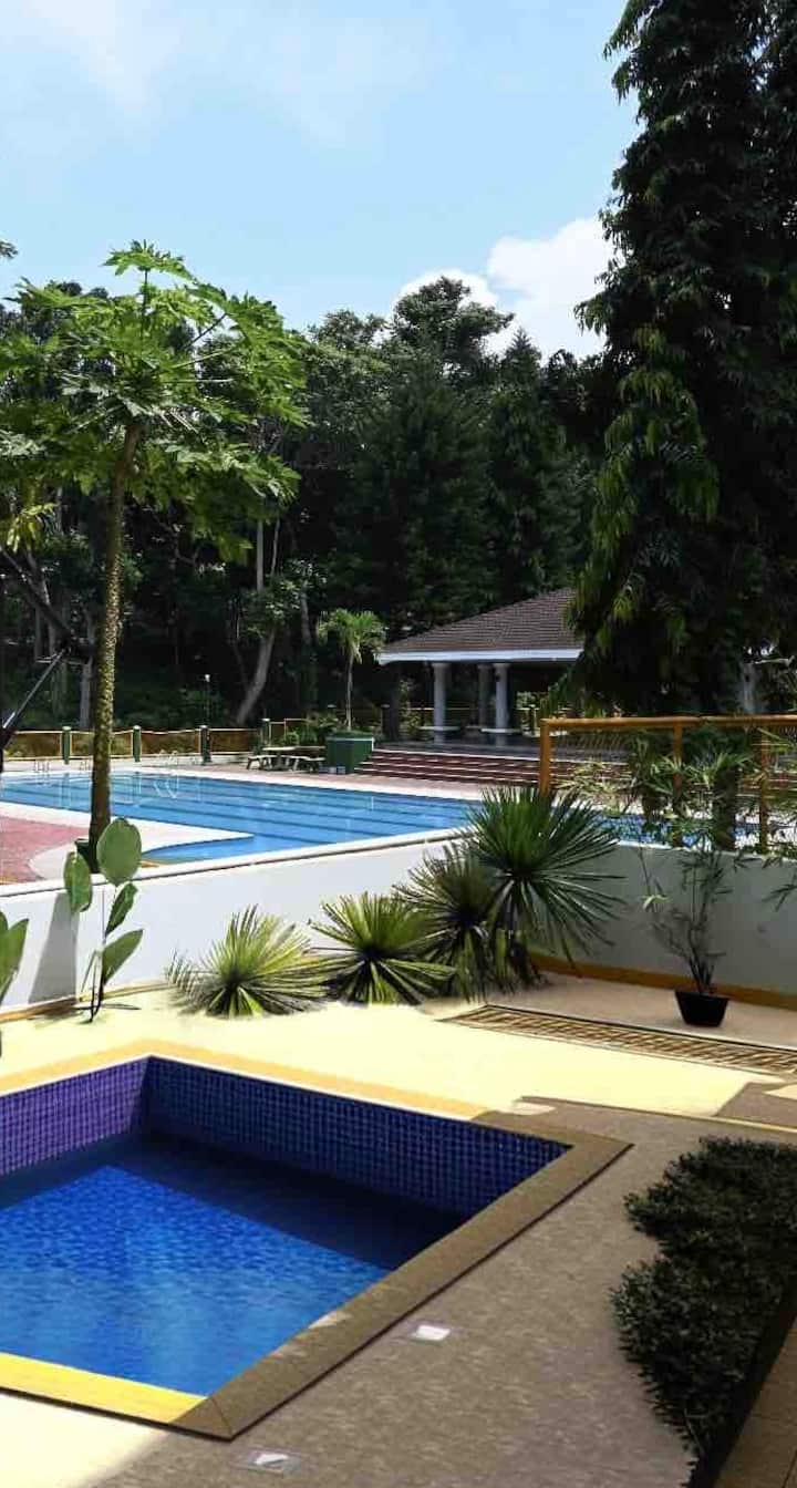 Executive Pool Villa - Dasmariñas