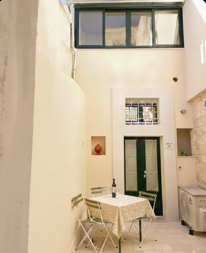 [Design & Relax​ A Scicli: Cortile Privato, A/c] - Scicli
