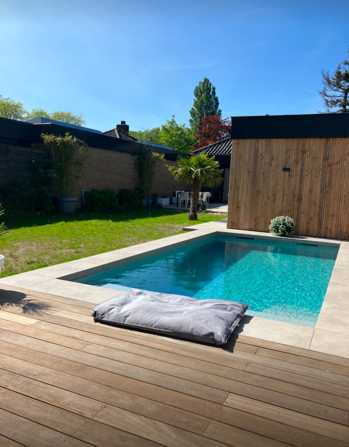 Beachside Villa With Pool - Weesp