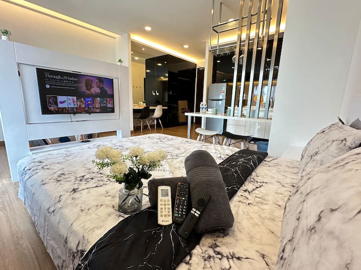 Simfoni23:selfcheckin/balcony/netflix/carparkfree - Seri Kembangan