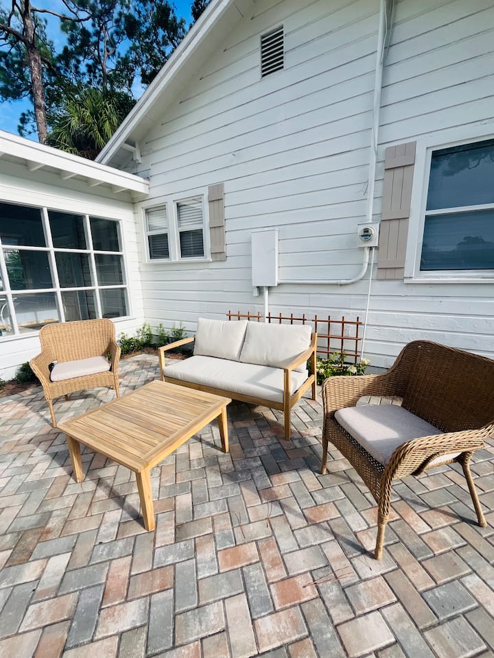 Cottage On Lime - Downtown Sarasota - Sarasota, FL