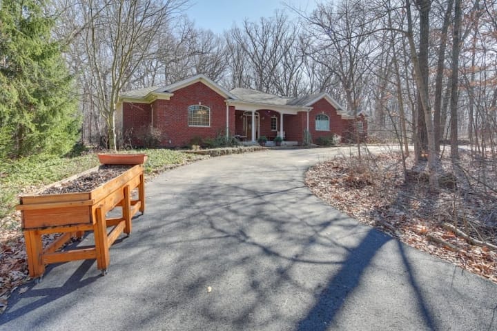 Charming Crete Home - Crete, IL