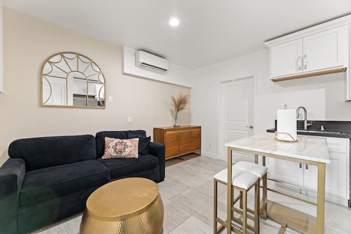 Luxurious-1br-king-sofabed 6mi Disney 2mi Hosp/wd - Orange County, CA