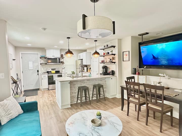 Private 1br Cottage With City Views - Milwaukee