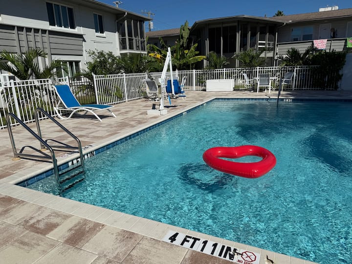Near Siesta Key! Pool + Tropical Garden Oasis! - Sarasota, FL