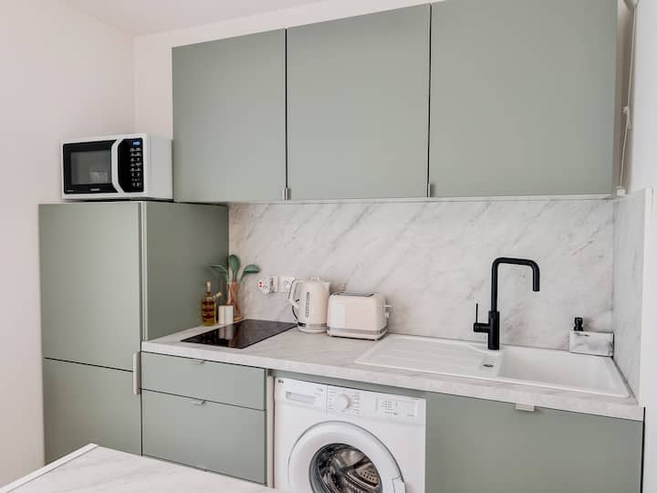 Studio Tout Confort • Proche Lyon Et Stadium - ibis Lyon Carre De Soie