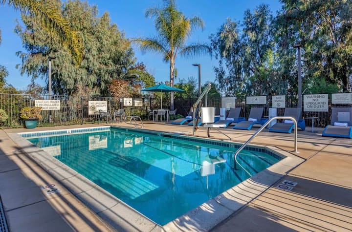 Stylish 2 Units 2/ Parking & Breakfast - Carlsbad, CA