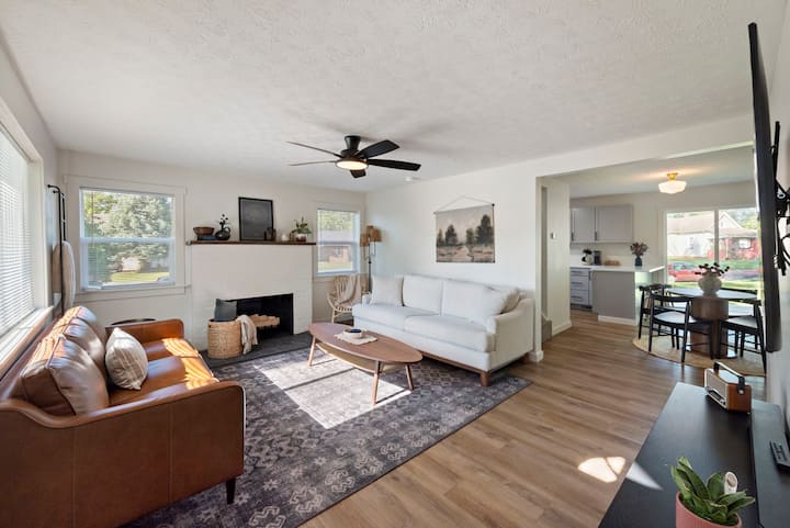 Gorgeous 3br Design
  2 Living Rooms|sleeps 10 - Lafayette, IN