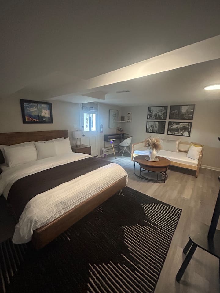 Lower Level Studio Apartment With Private Entrance - Huntington, VA