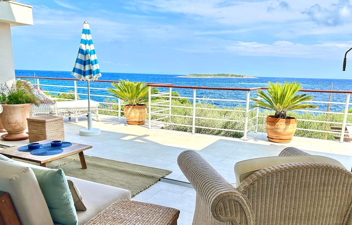 Villa Tempera | Island Vis - Vis