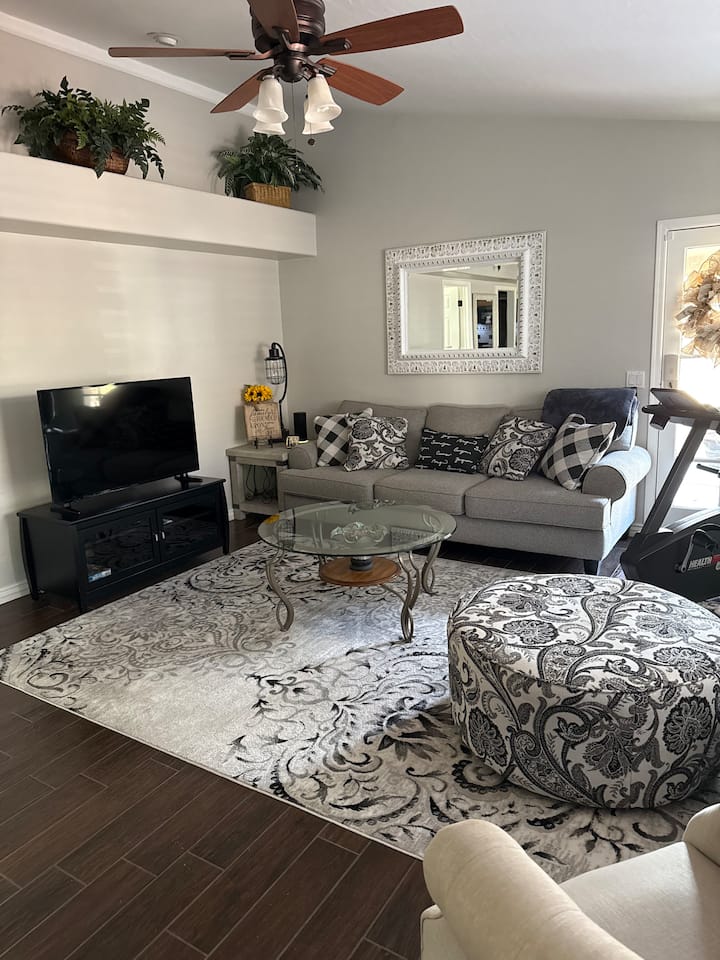 Stand-alone Guesthouse: The Happy Hen Casita - Gilbert, AZ