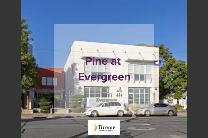 Pine At Evergreen - Boutique Hotel - 레딩