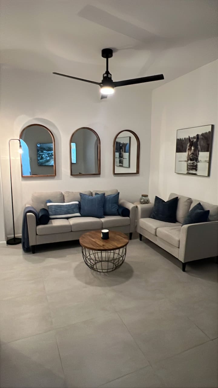 Casa Placita – Walk To Bars, Dining & Culture -2br - San Juan