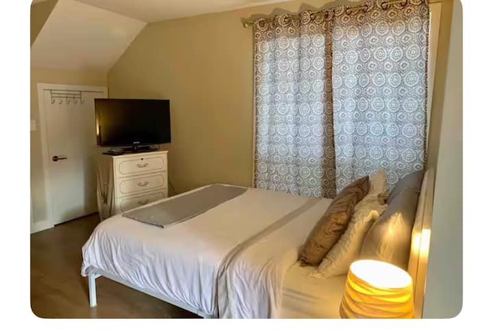 Central Gorge Waterway Suite - Saanich