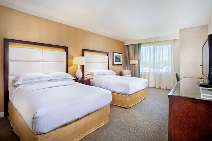 Carlsbad Beach Luxury 2 Queen Room - Carlsbad, CA