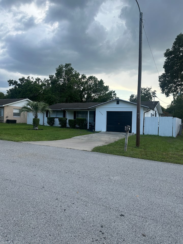 1 Floor 3 Bedroom 2 Bath Home - Zephyrhills, FL